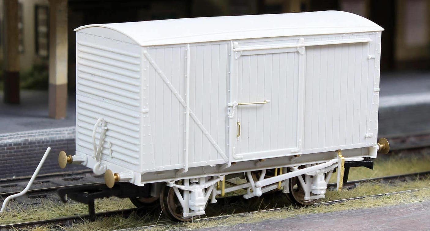 😮 Rapido Reveal LMS 12 Ton Van Engineering Samples – Rails
