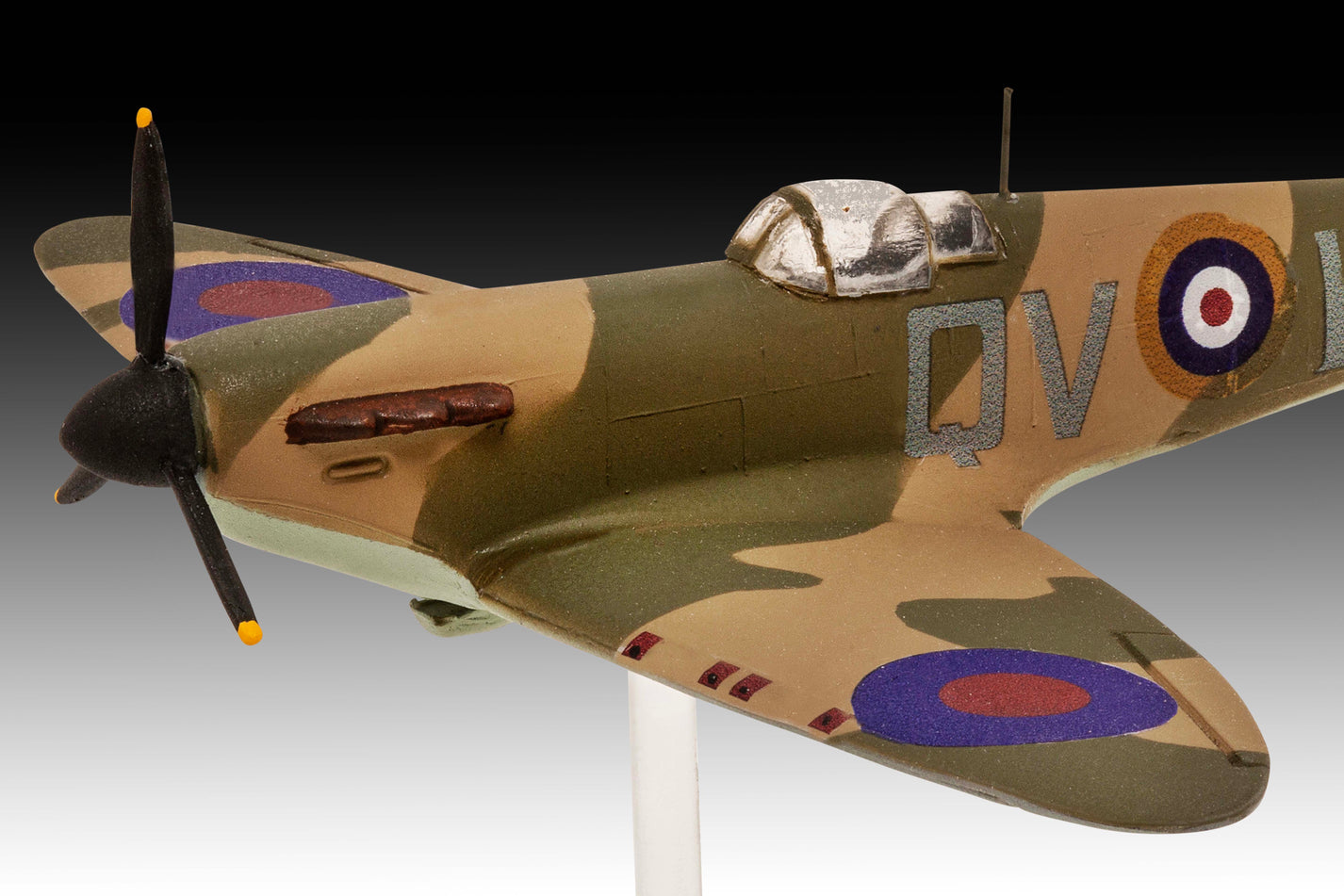 Revell 03771 Supermarine Spitfire Mk.Ia & Hawker – Rails