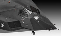 Revell 03899 US F-117A Nighthawk (1:72 Scale) Model Kit – Rails