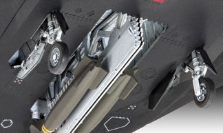 Revell 03899 US F-117A Nighthawk (1:72 Scale) Model Kit – Rails