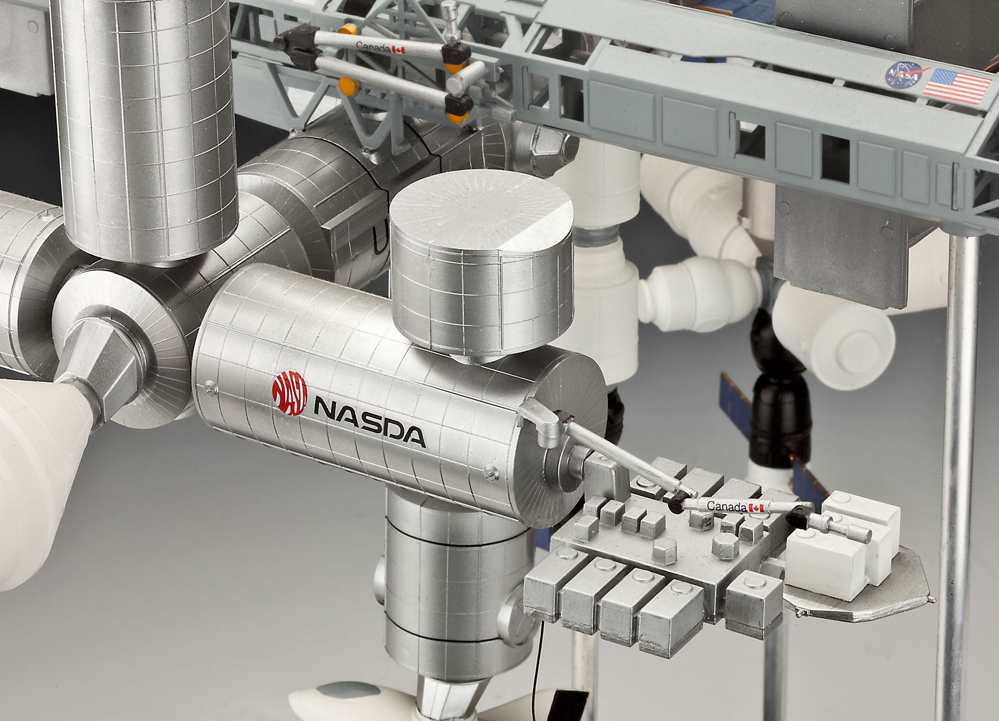 Revell 05651 ISS 25th Anniversary Platnium Edition (1:144) Model Kit ...
