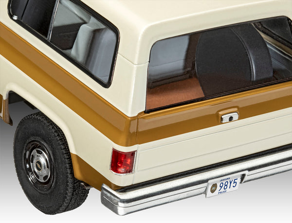 Revell 07724 1985 Chevrolet K5 Blazer: Stranger Things Model – Rails