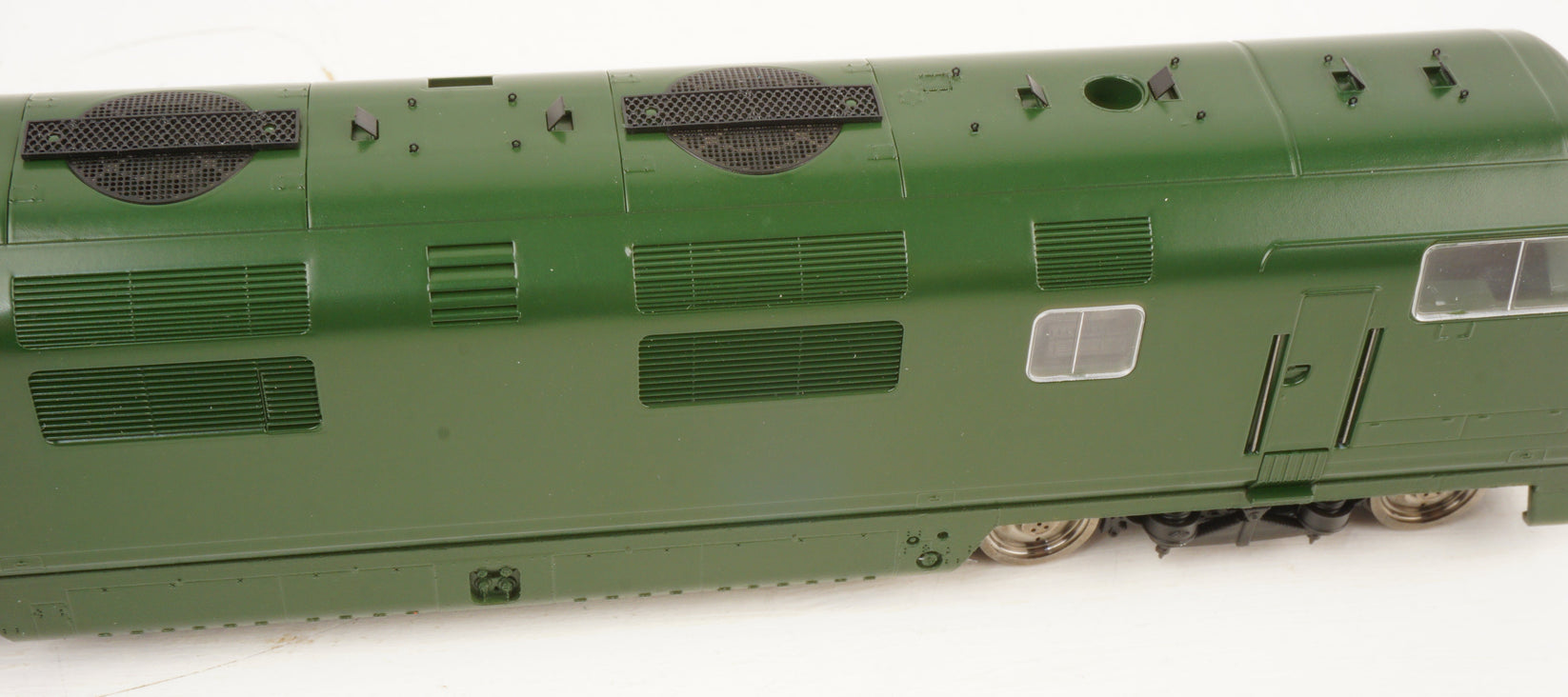 Heljan 4230 Class 42 'Warship' V1 BR Green 'Sir – Rails