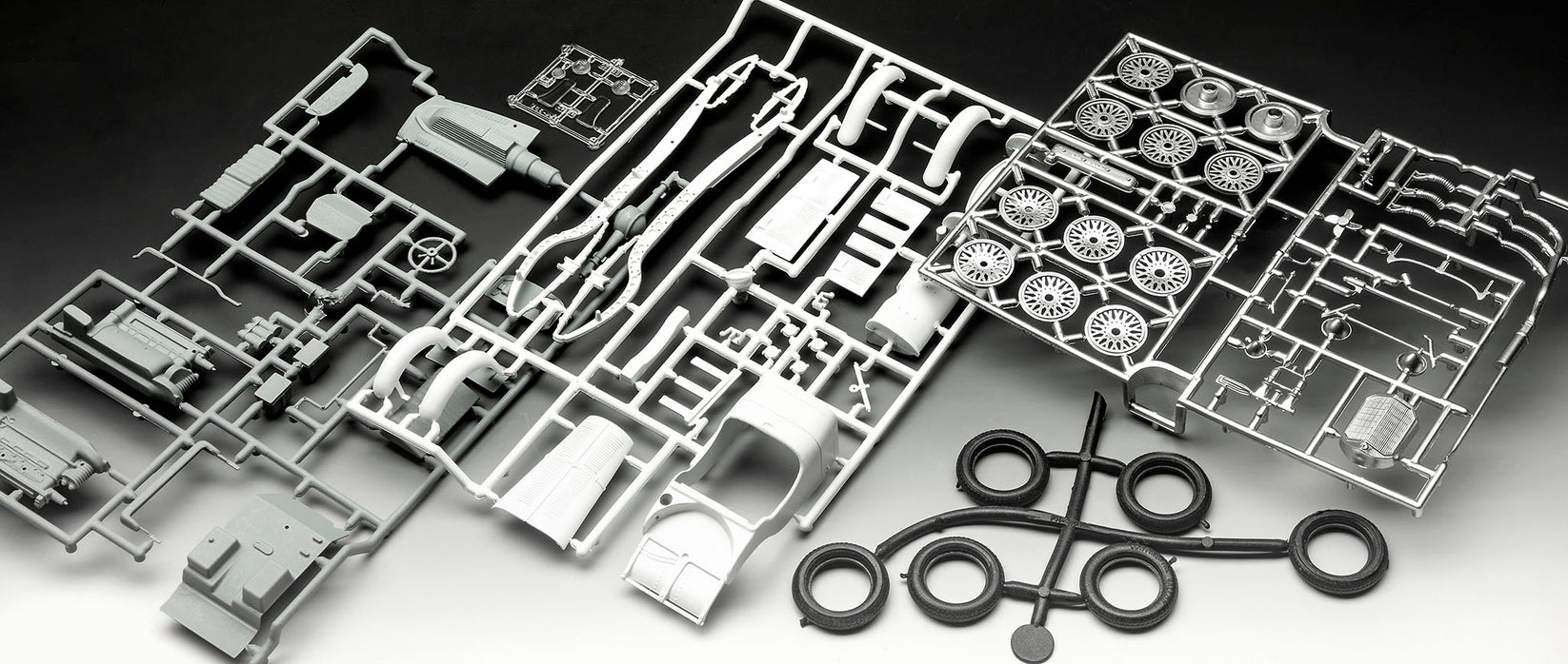 Revell 67737 Model Set Mercedes-Benz SSKL – Rails
