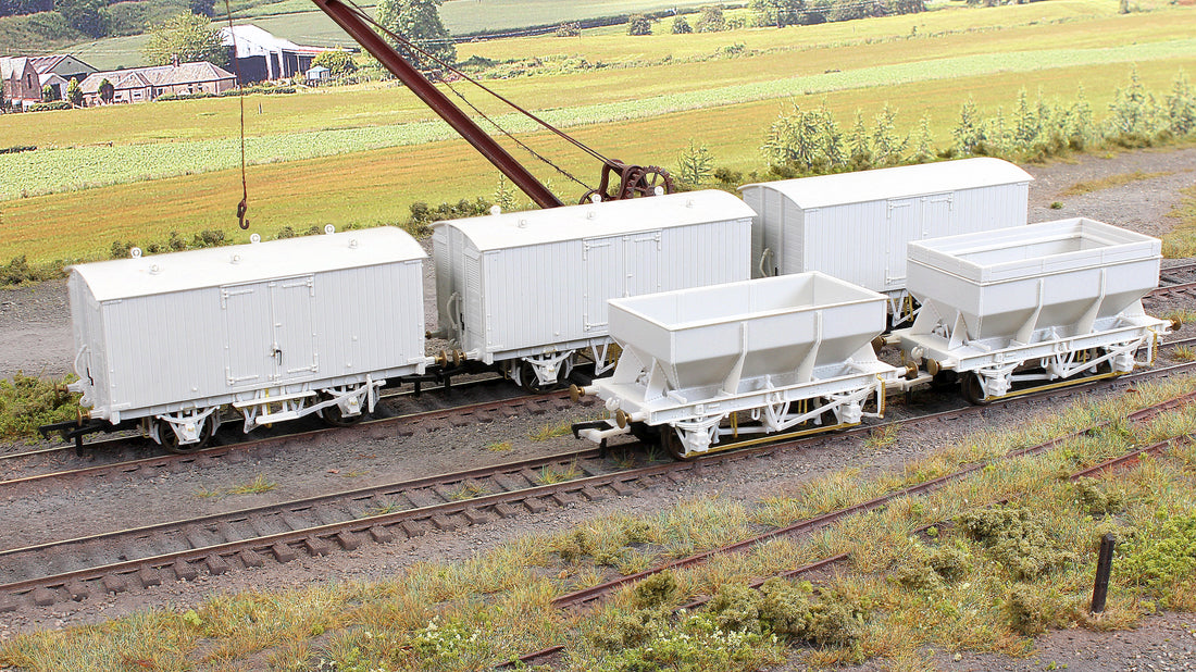 Rapido Trains UK 963013 LMS Iron Ore Hopper - BR (Lime) – Rails