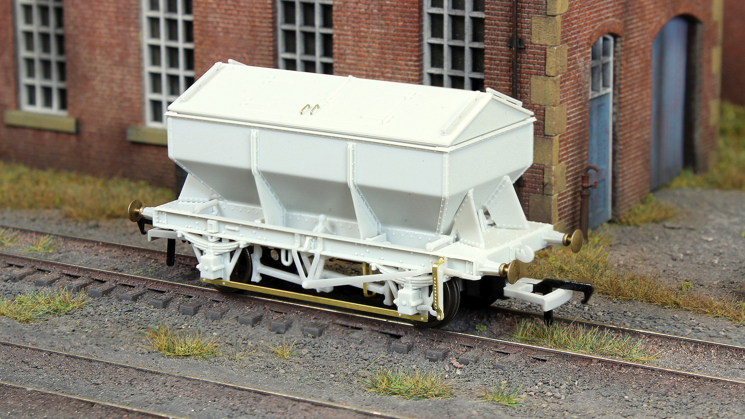 Rapido Trains UK 963013 LMS Iron Ore Hopper - BR (Lime) – Rails