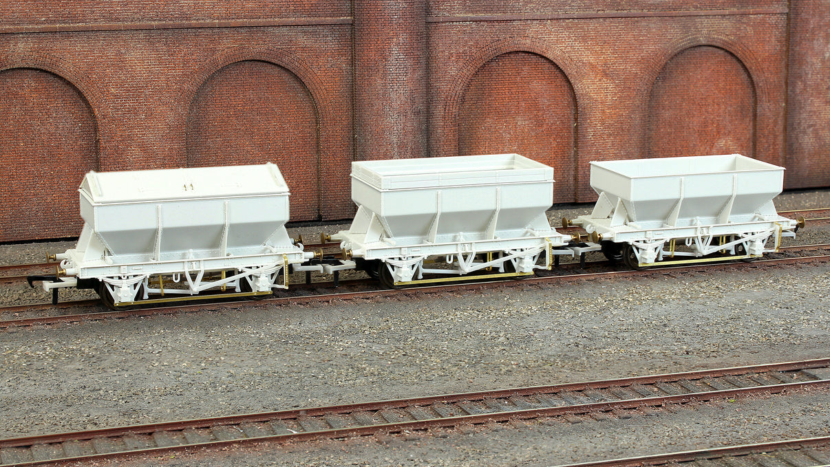 Rapido Trains UK 963013 LMS Iron Ore Hopper - BR (Lime) – Rails