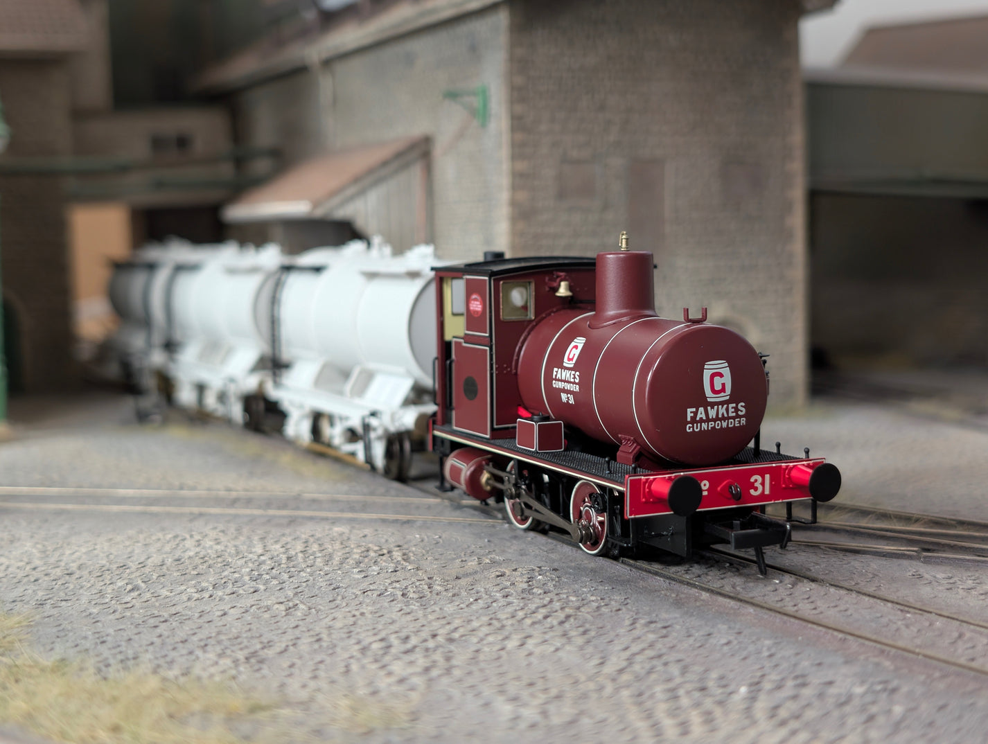 Rapido Trains UK 965011 Andrew Barclay Fireless 0-4-0 G. – Rails