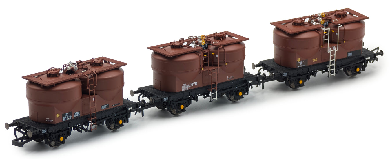 Clark Railworks C3042C Set of 3 Prestwin Silo Wagons in BR – Rails