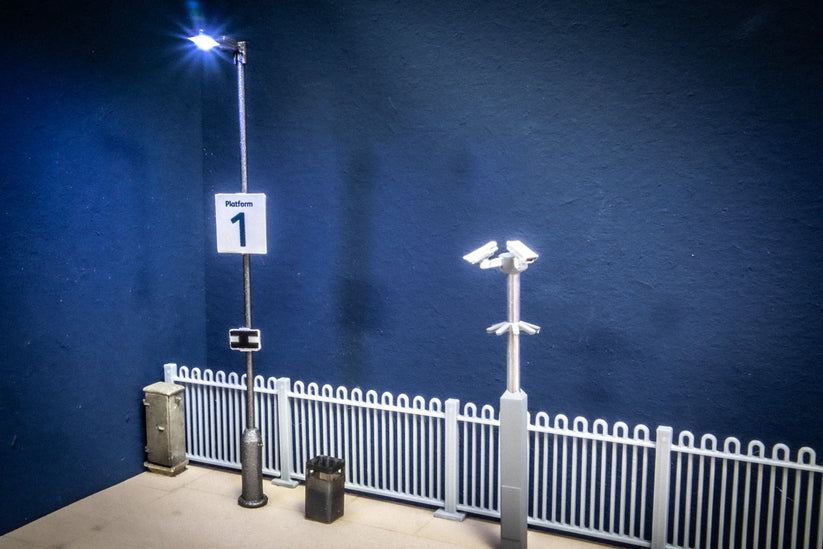 DCC Concepts DML-MPS Modern Station Platform Signs (Value – Rails