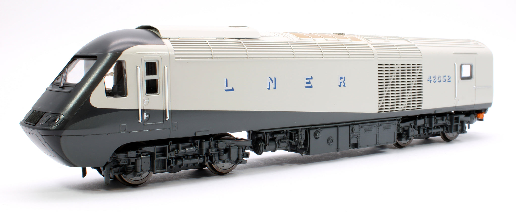 Hornby R30215 Class 43 HST Power Cars '43022 & 43052' HM Queen Elizabeth II Platinum – Rails of ...