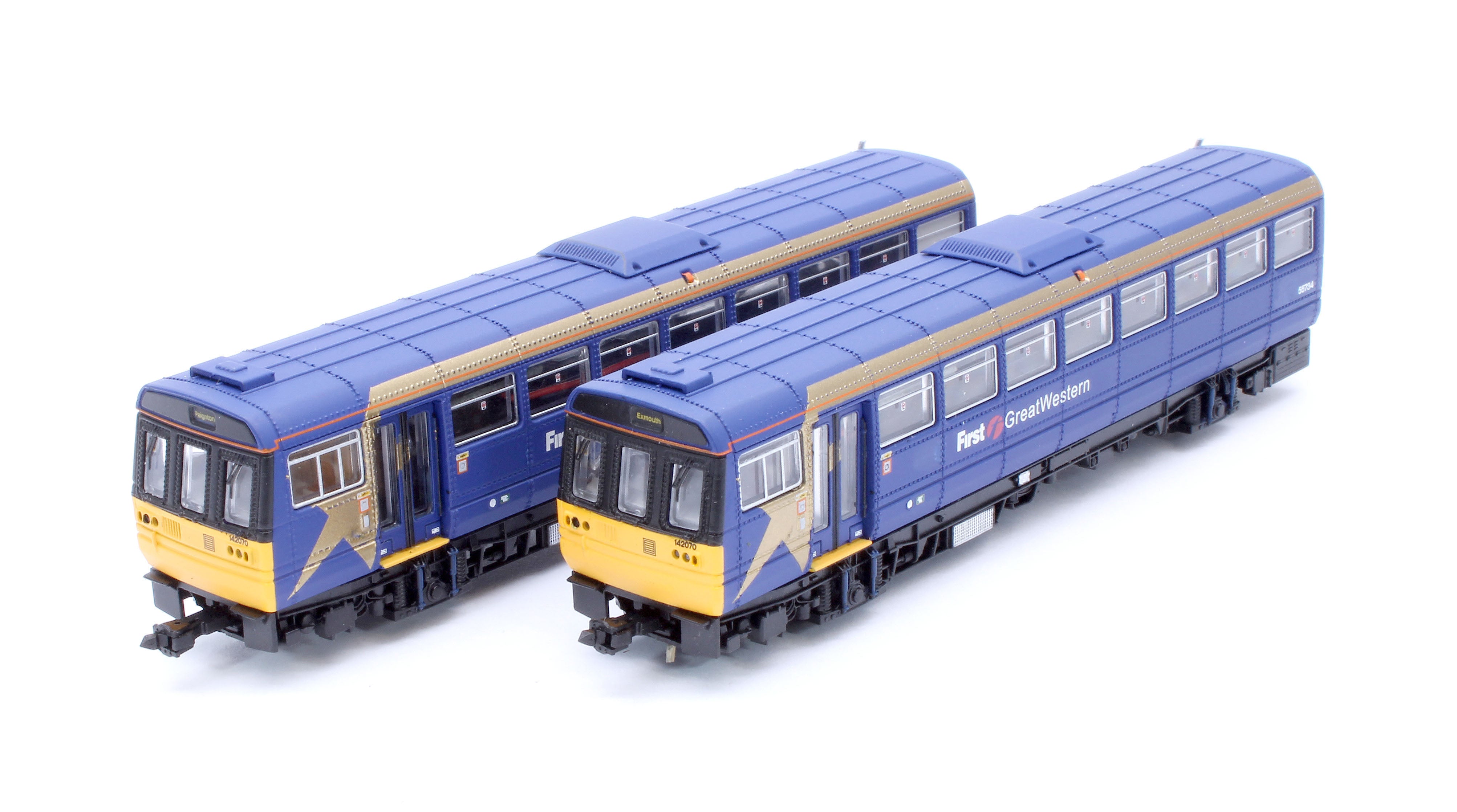 Dapol 2D-142-009 Class 142 First Great Western Blue/Gold DMU – Rails