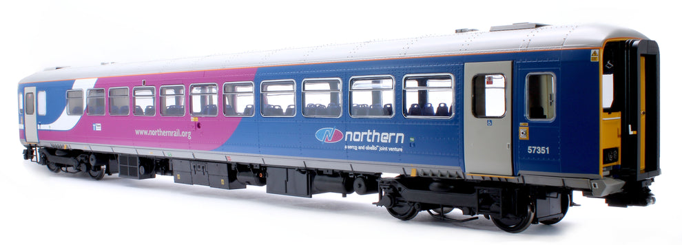 Heljan 53251 Class 153 Northern ‘Swoosh’ 153351 Diesel – Rails