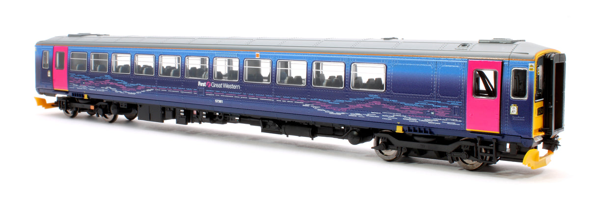 Hornby R30357 Class 153 FGW No. 153361 Diesel Locomotive – Rails