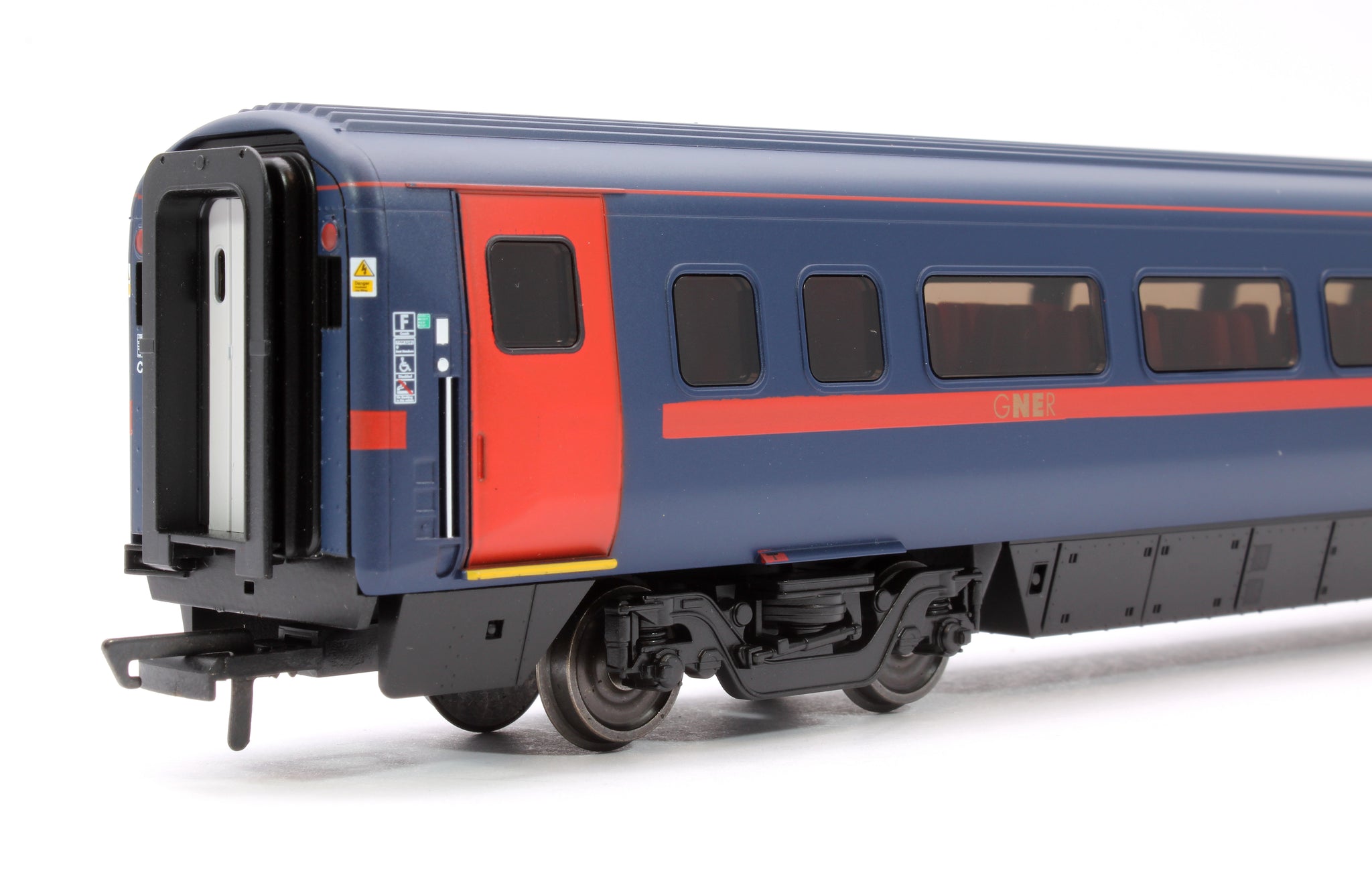 Hornby R40145 GNER Mk4 Standard (Accessible Toilet) Coach F 12303 ...