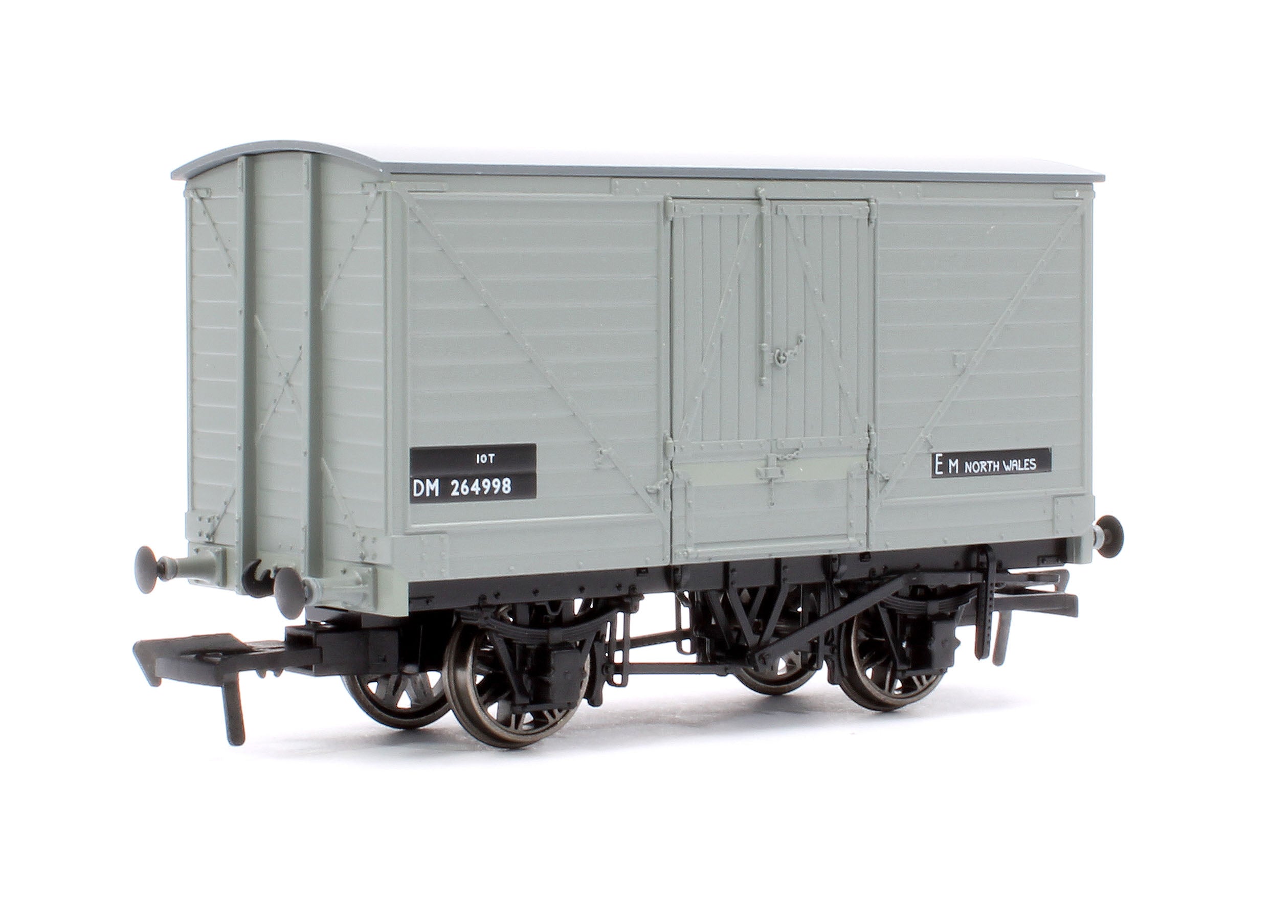 Rapido Trains UK 945014 LNWR D88 10T Covered Van, BR – Rails
