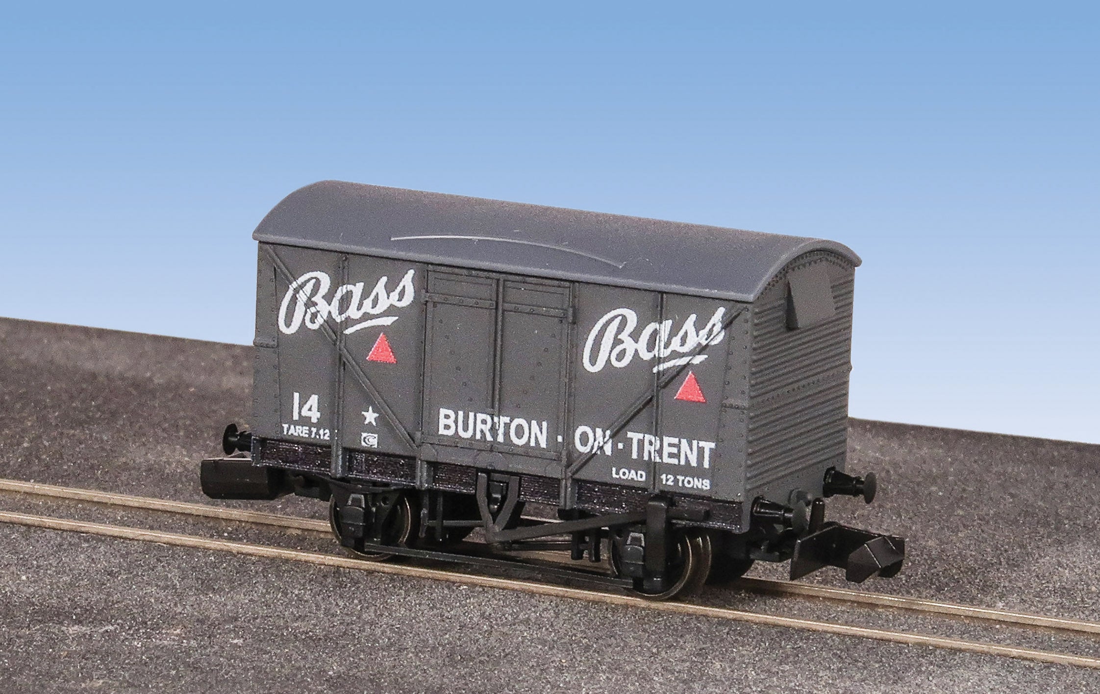 Peco 12 Ton BR Van Bass Brewery No.14 – Rails of Sheffield