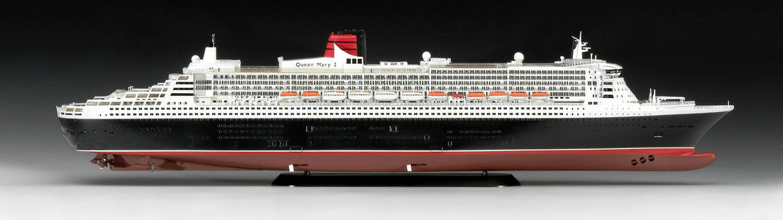 Revell 05223 Queen Mary 2 Model Kit – Rails