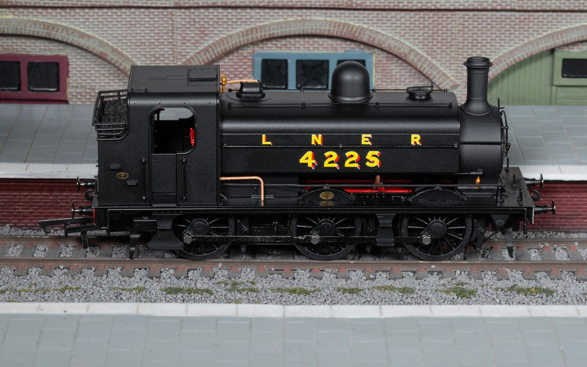 Hornby Class J52 LNER 0-6-0ST 4225 Steam Locomotive – Rails of Sheffield
