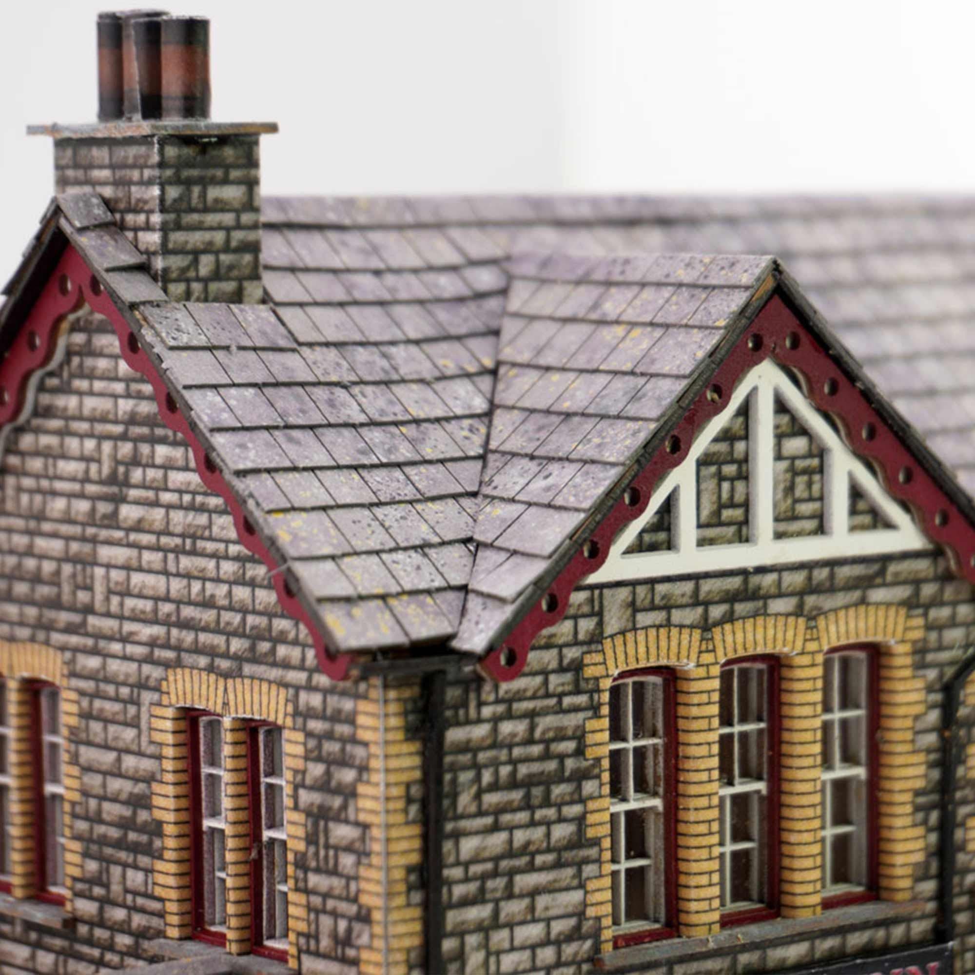 Scale Model Scenery KX120 OO/HO Victorian Ale House/Country – Rails