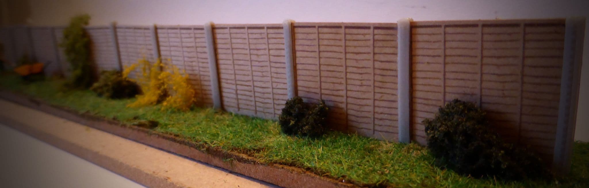 Scale Model Scenery LX155 OO/HO 6ft Fence Panels Model Kit – Rails