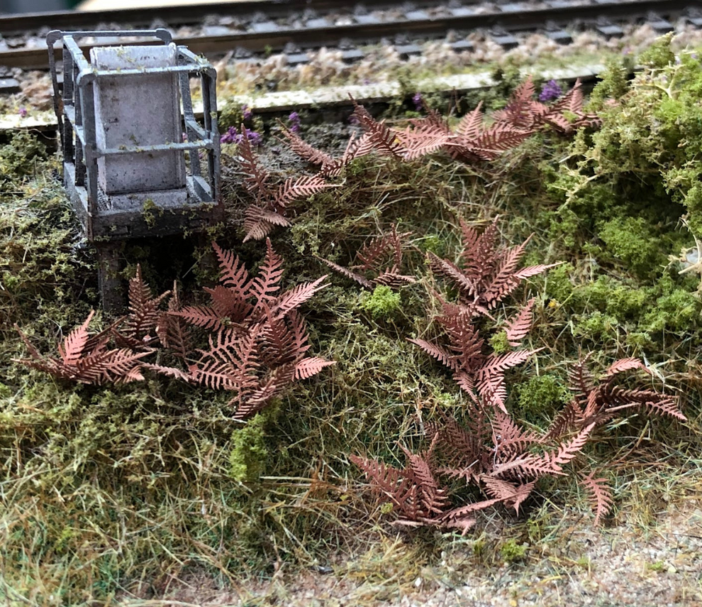 Scale Model Scenery LX432AUTUMN Autumn Bracken / Fern Plants – Rails