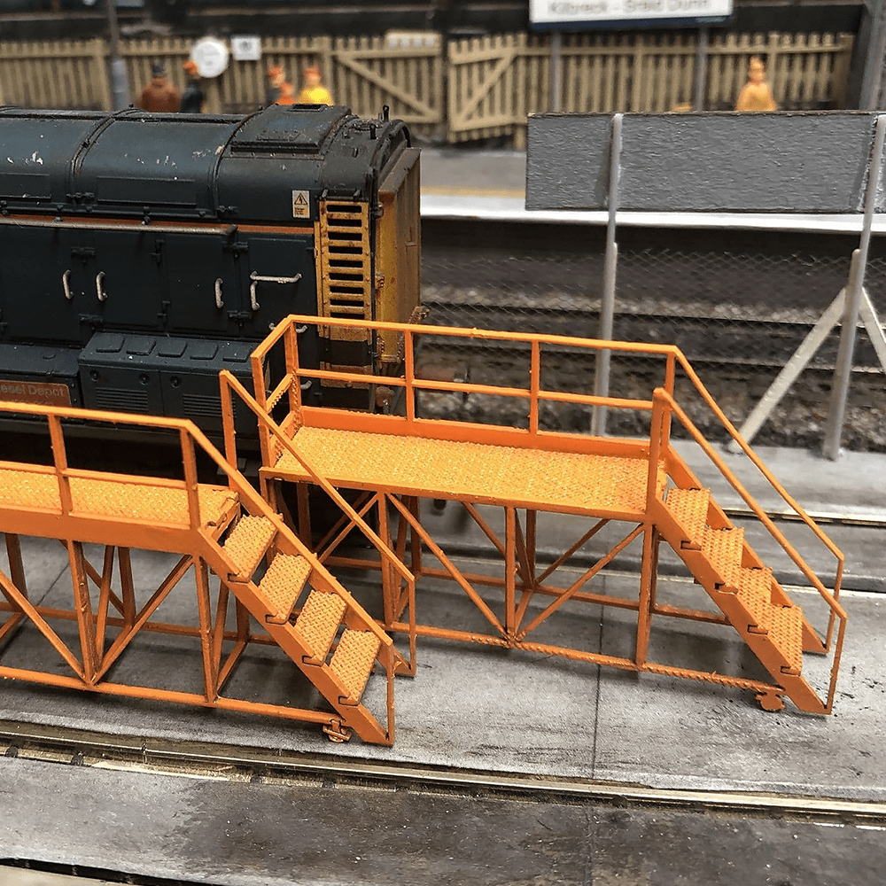 Scale Model Scenery LX446 Portable Locomotive Access – Rails