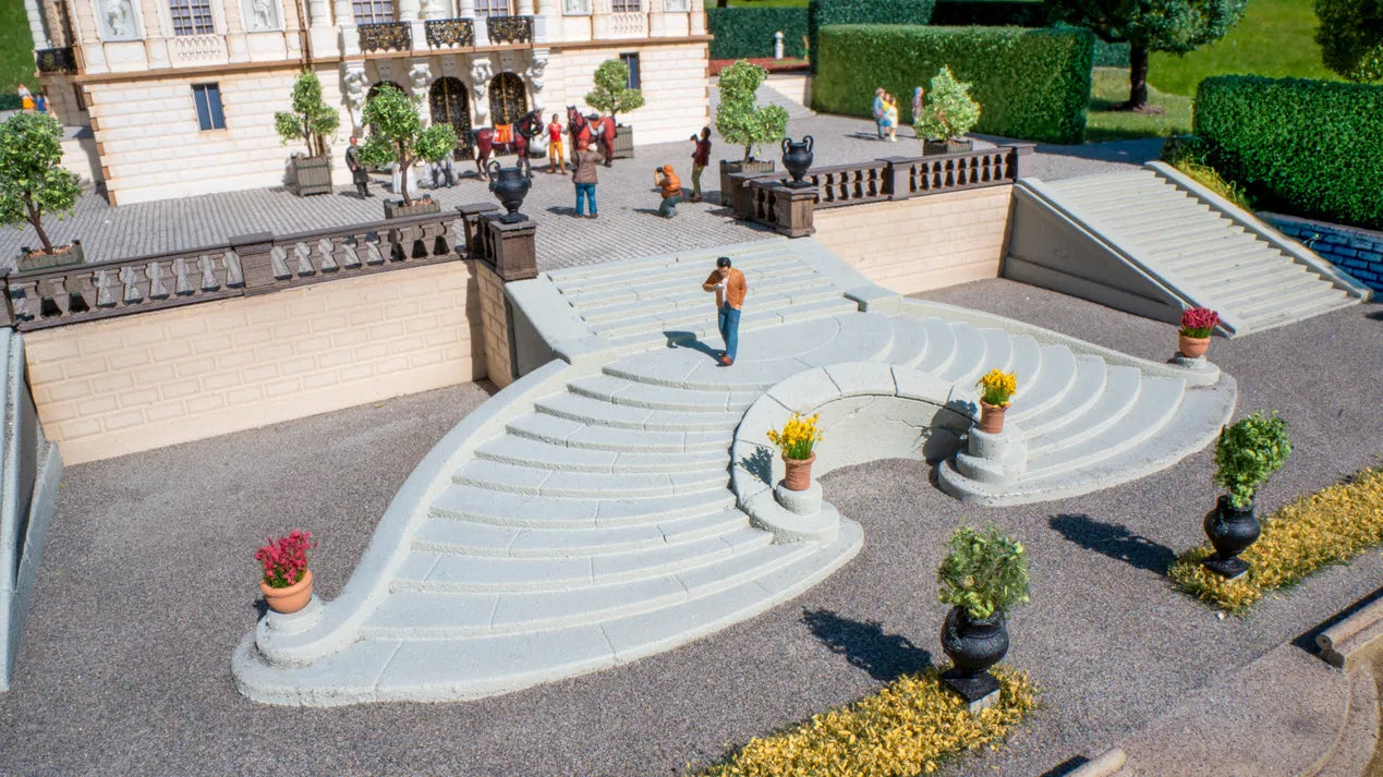 Noch N58315 Curved Open Air Staircase Hard Foam (Pre-Built) – Rails