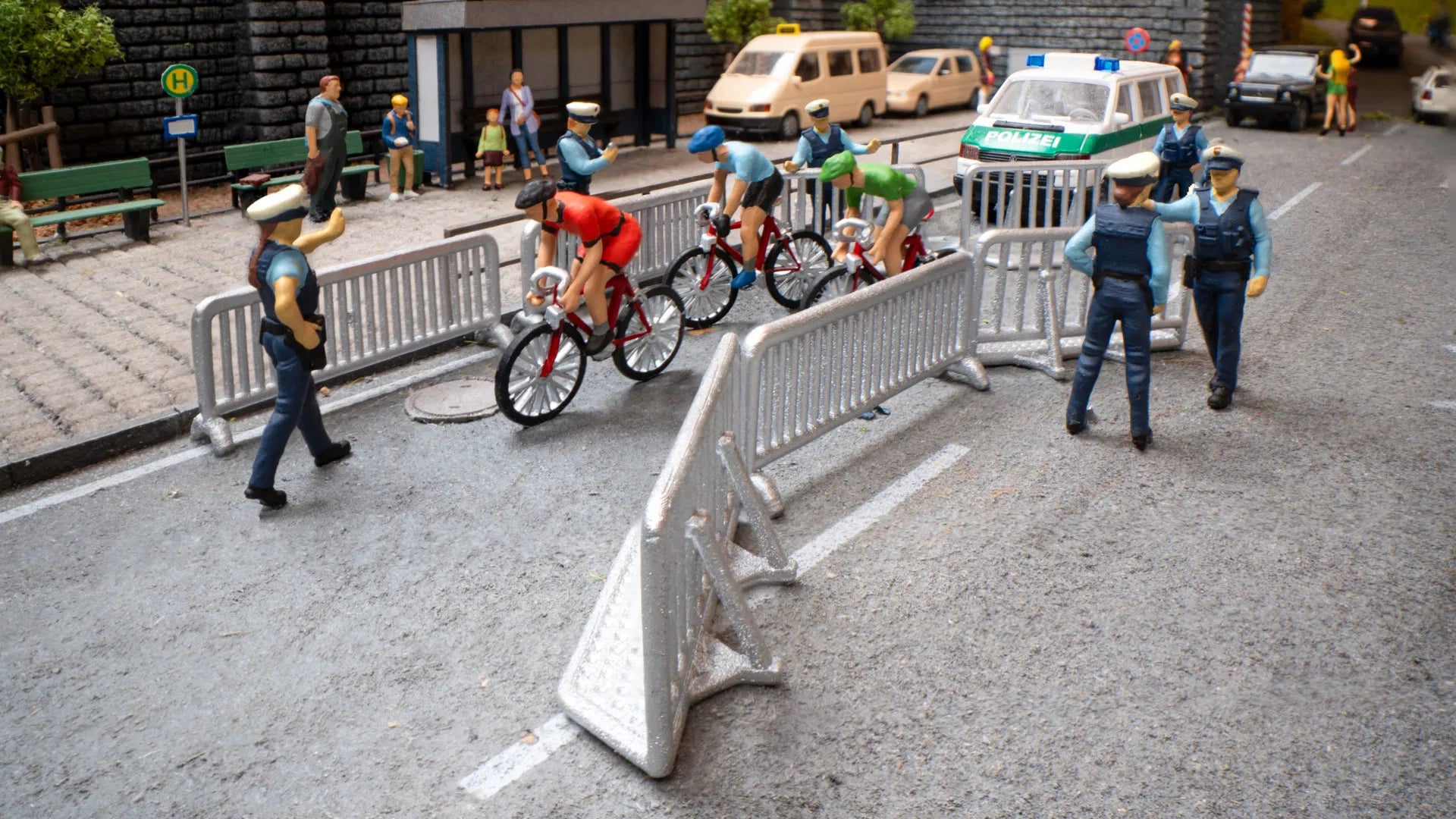 Noch N16290 Cycling Race Themed Figure Set – Rails