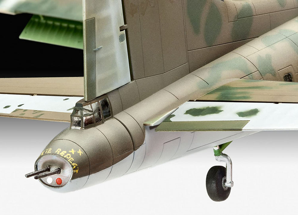 Revell 04279 B-17F "Memphis Belle" (1:72 Scale) – Rails