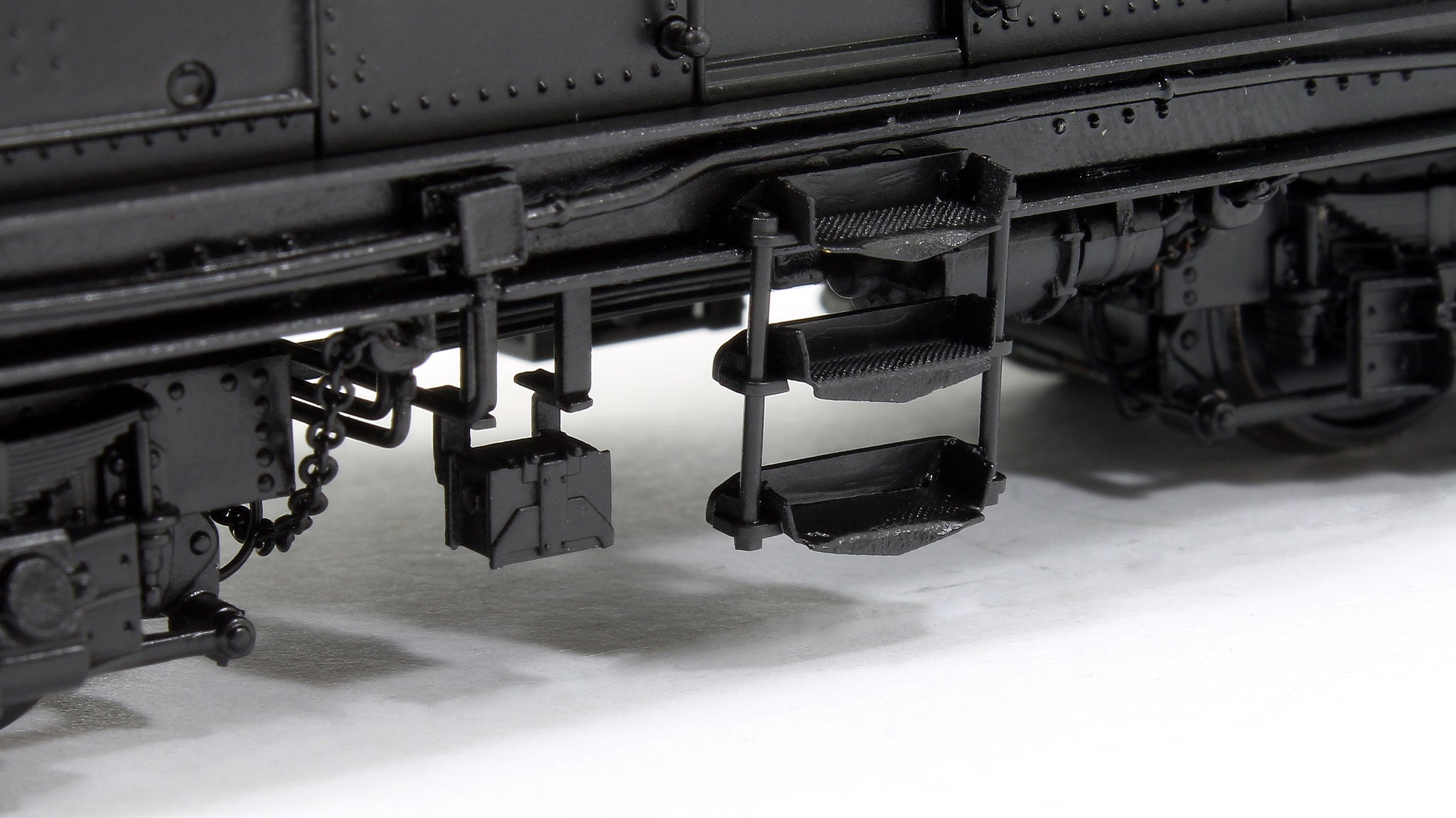 Heljan 1203 North Eastern Railway ES1 BR Black Early Emblem Bo-Bo ...