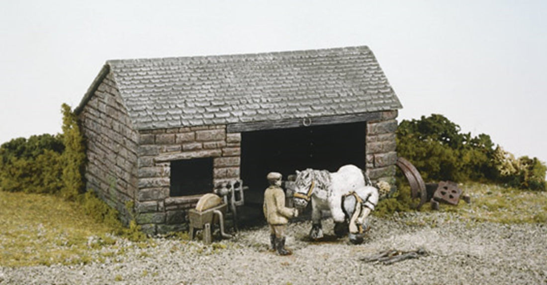 Wills Kits SS31 Village Forge Building Kit – Rails