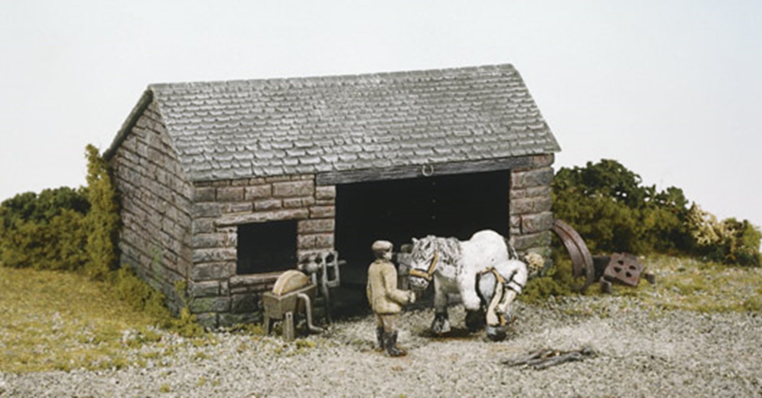 Wills Kits SS31 Village Forge Building Kit – Rails